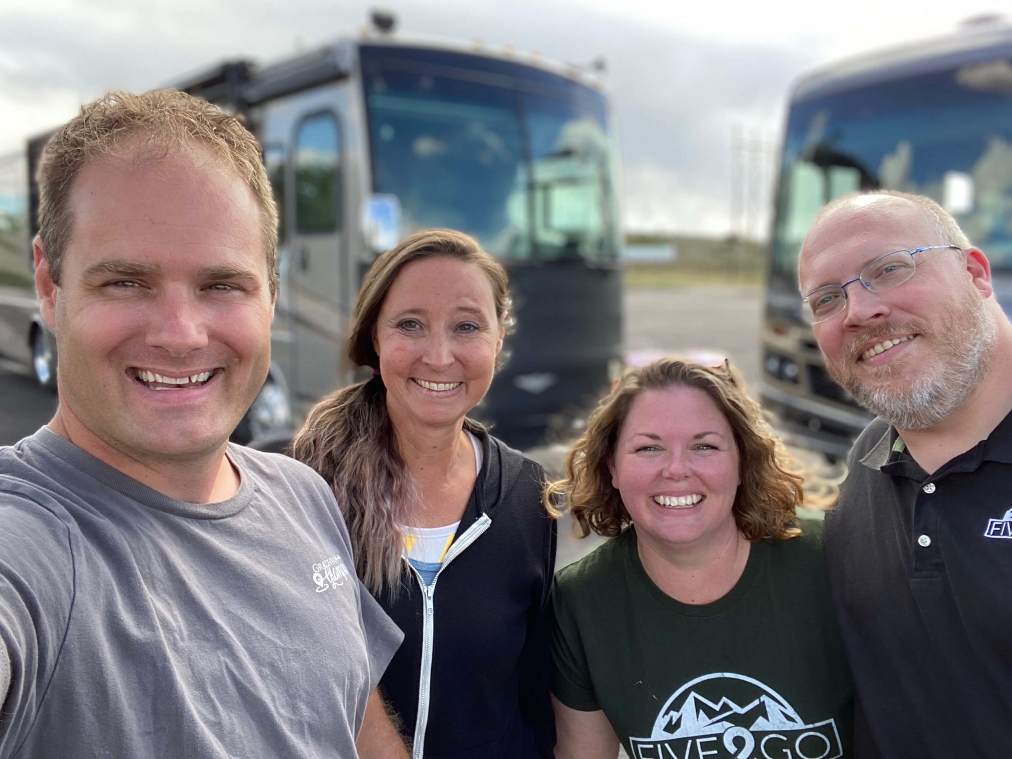 Bring RV Friends - Why You Should Travel in a Caravan - Grateful Glamper